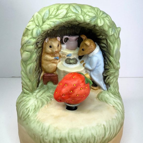 Art | Rare Beatrix Potter Schmid Johnny Two Mouse Spinning Strawberry ...